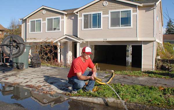 Comment poser une membrane delta sur un solage en blocs de ciment ...